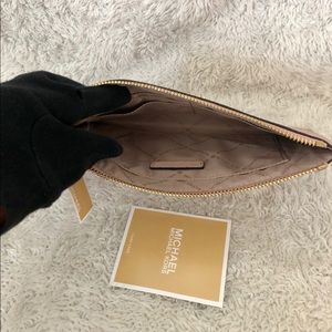 MICHAEL Michael Kors | Bags | Michael Kors Large Zip Leather Clutch Wristlet | Poshmark